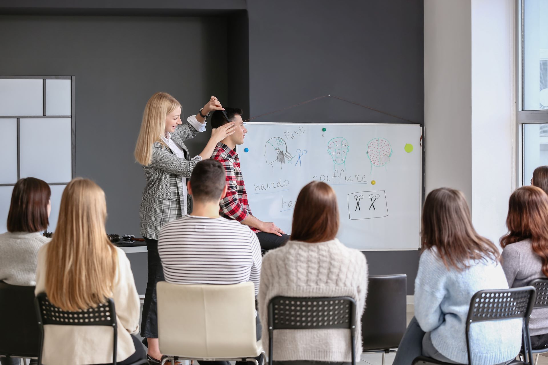 Berufsbildungsbericht: Viele Friseur-Azubis brechen Ausbildung ab ... Berufsbildungsbericht: Viele Friseur-Azubis brechen Ausbildung ab ...